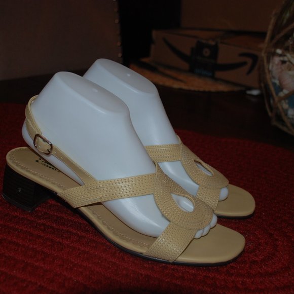 Vallety Lane | Shoes | New Valley Lane Sandal | Poshmark
